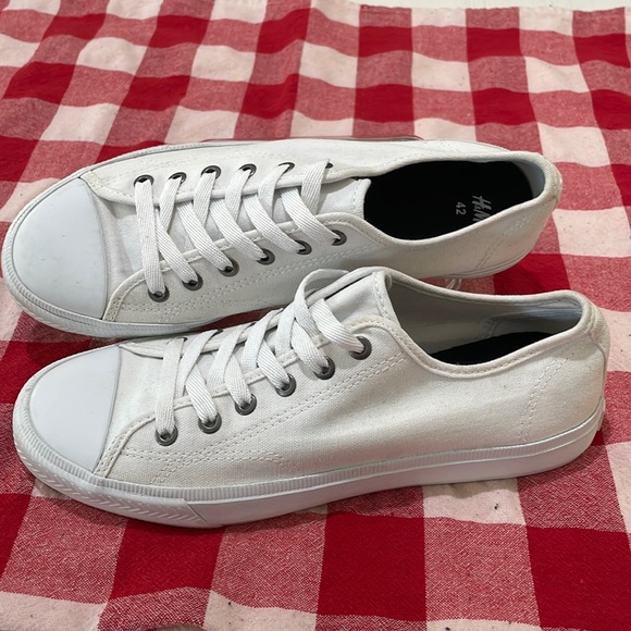 H&M | Shoes | Nwot Hm White Canvas Laceup Sneakers Are An Absolute ...